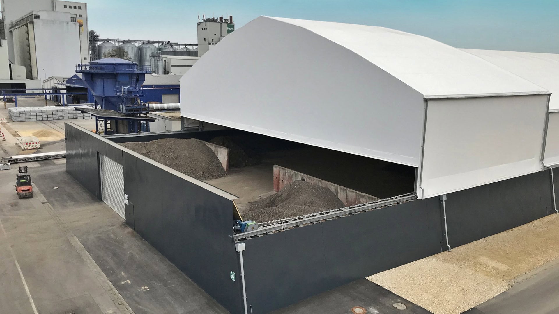 RUD TECDOS Chain Drive Powers Movable Roof System