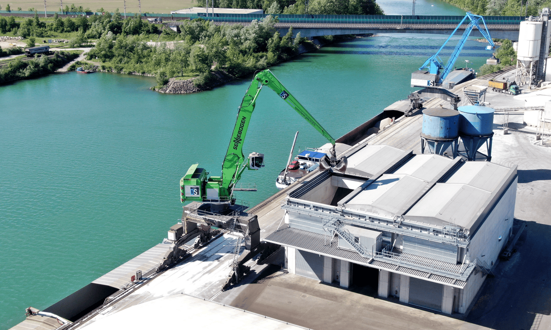 RUD TECDOS Chain Drive Powers Movable Roof System